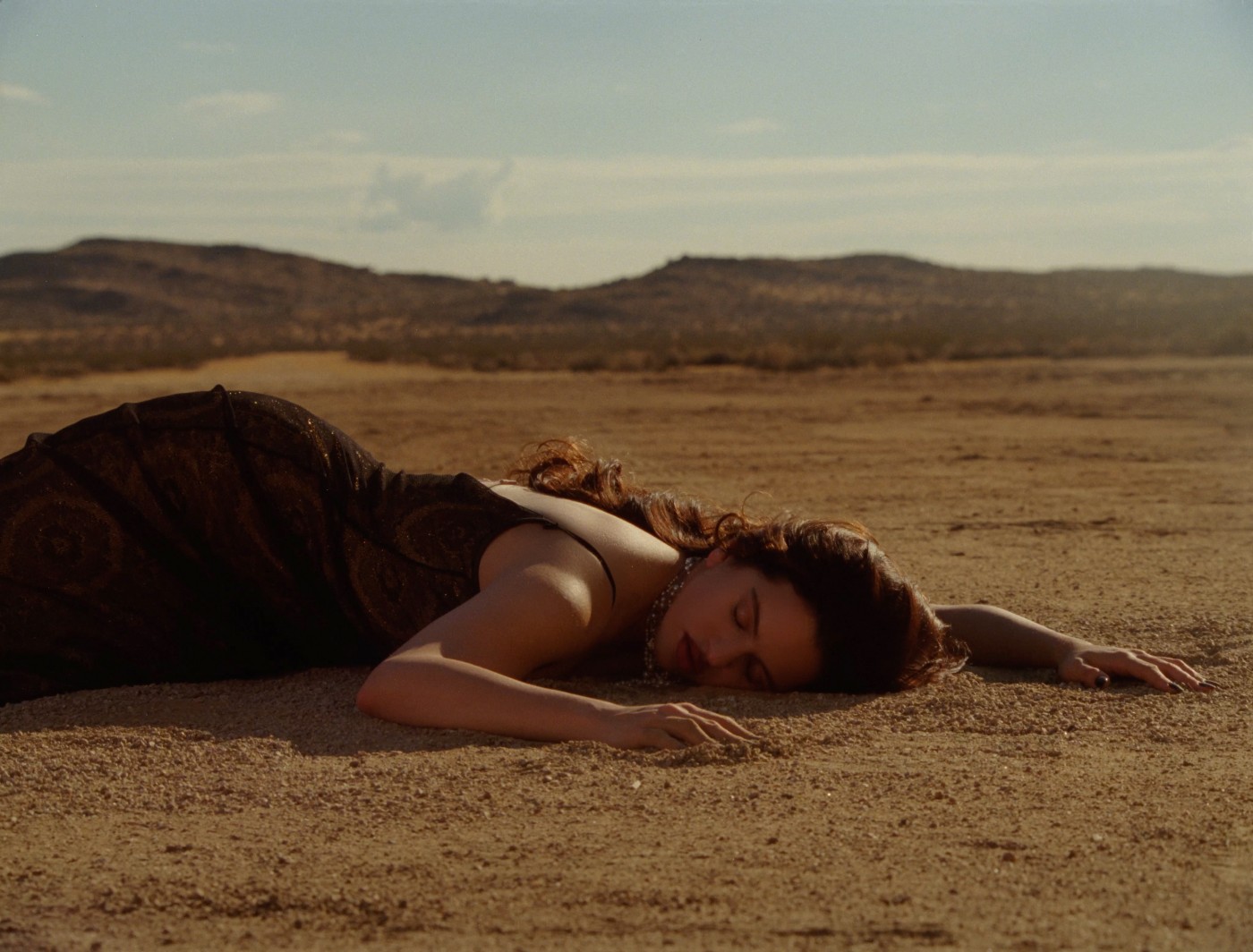 Rosalía、最新作『LUX』から「SAUVIGNON BLANC」のMVを公開！本作の別バージョンを収録した作品も配信リリース – Pointed