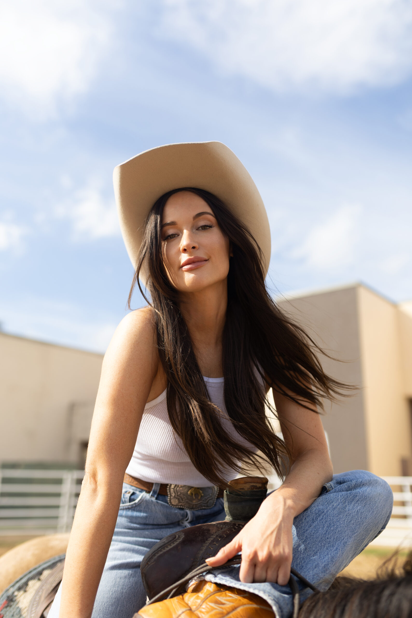 グラミー賞8冠を誇るKacey Musgraves、待望の新作アルバム『Middle of Nowhere』リリースを発表！1stシングル ...